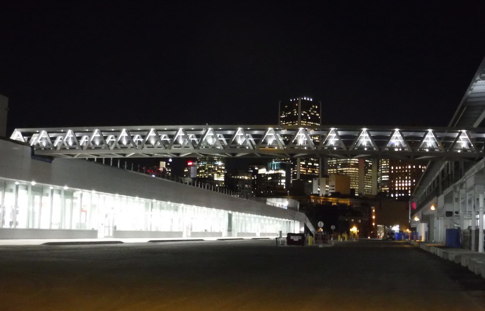 New Aluminum Bridge Installed in Port of Montreal - Light Metal Age ...