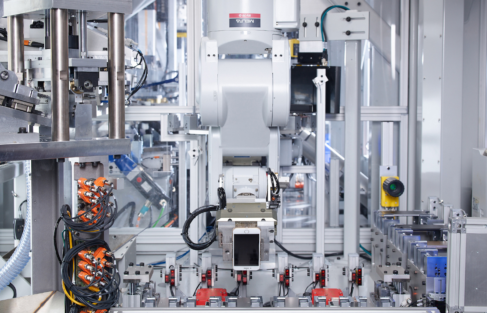 Apple Expanding Its Recycling Programs with Daisy, a New Disassembly ...