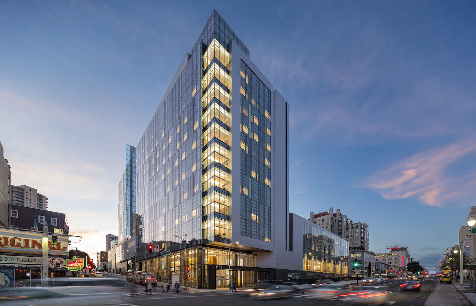 New Aluminum Clad Medical Center Embodies the Hospital of the Future ...