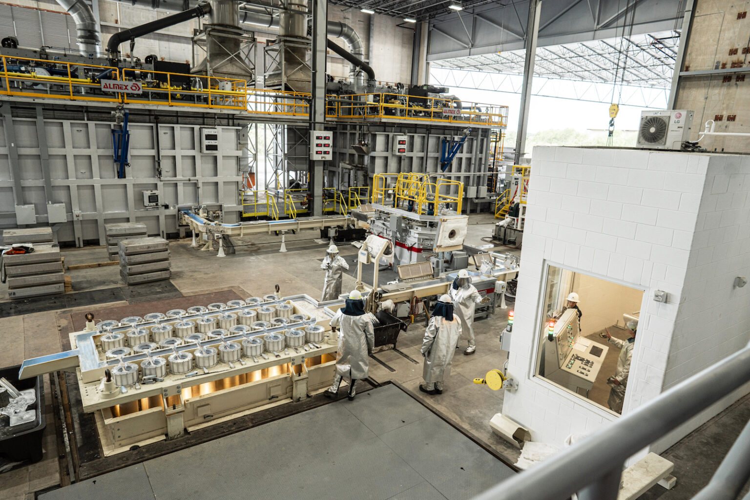 Western Extrusions’ New Highly Automated Casthouse - Light Metal Age ...