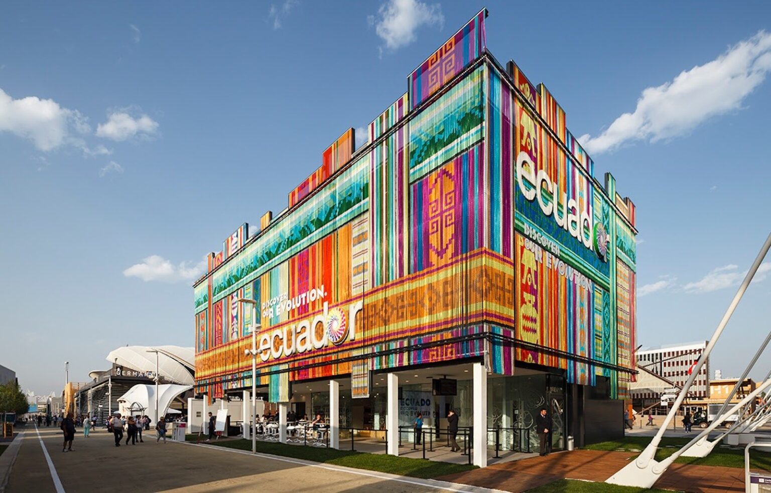 Colorful Aluminum Chain Façade Cladding Transforms Building Exteriors ...