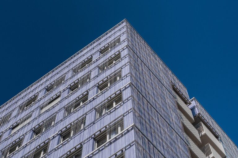 Colorful Aluminum Chain Façade Cladding Transforms Building Exteriors ...