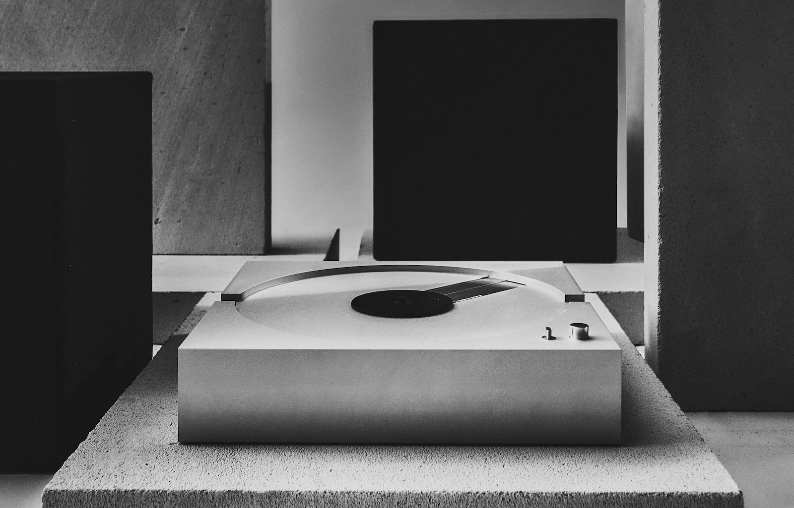 Advanced Turntable Carved from a Block of Aluminum - Light Metal Age ...