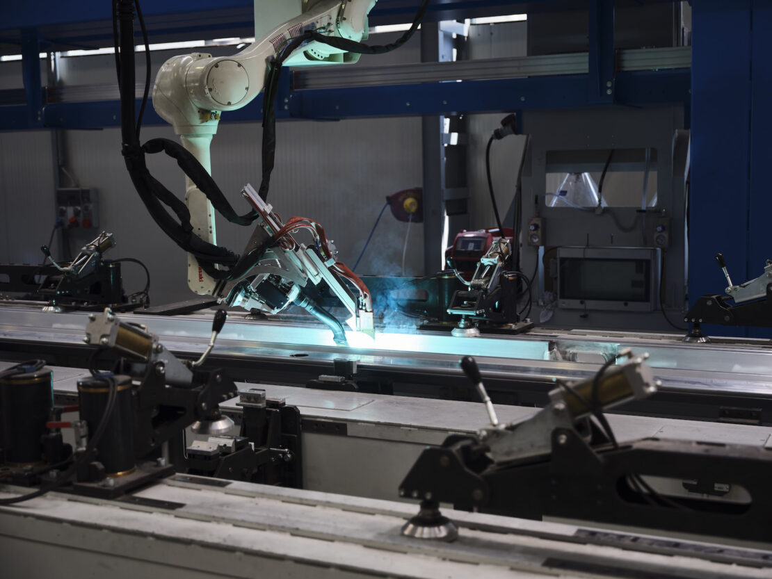 Metra Rail Fast Tracks Aluminum Innovation for the Global Rail Sector ...